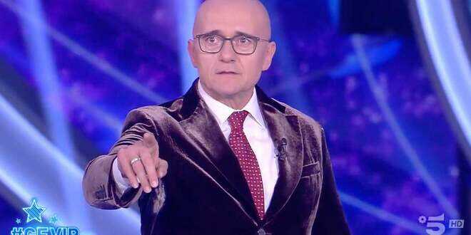 Grande Fratello 2023, bufera mediatica su Alfonso Signorini: c’entra Alex Schwazer