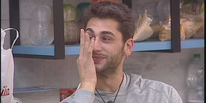 Grande Fratello Vip, il pianto disperato di Jeremias