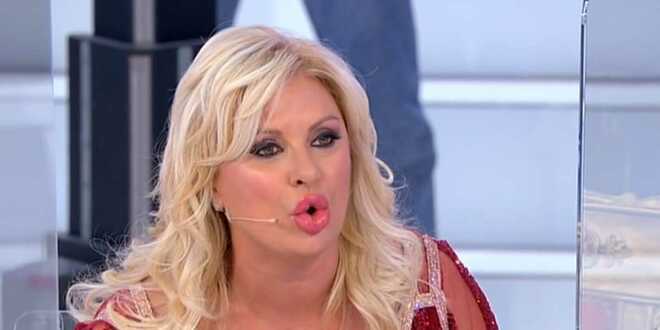 Uomini e Donne, Tina Cipollari fuori controllo contro Elio: Maria De ...
