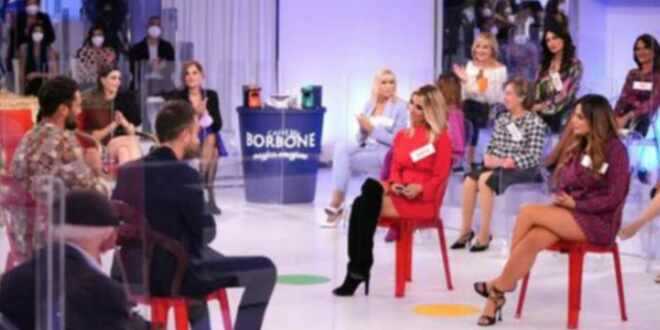 Trono over Uomini e Donne, ex dama ricoverata d’urgenza: “Non parlavo più”