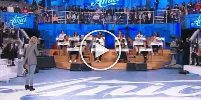 [VIDEO] Amici, registrazione 13 dicembre 2022: nella scuola arrivano ...